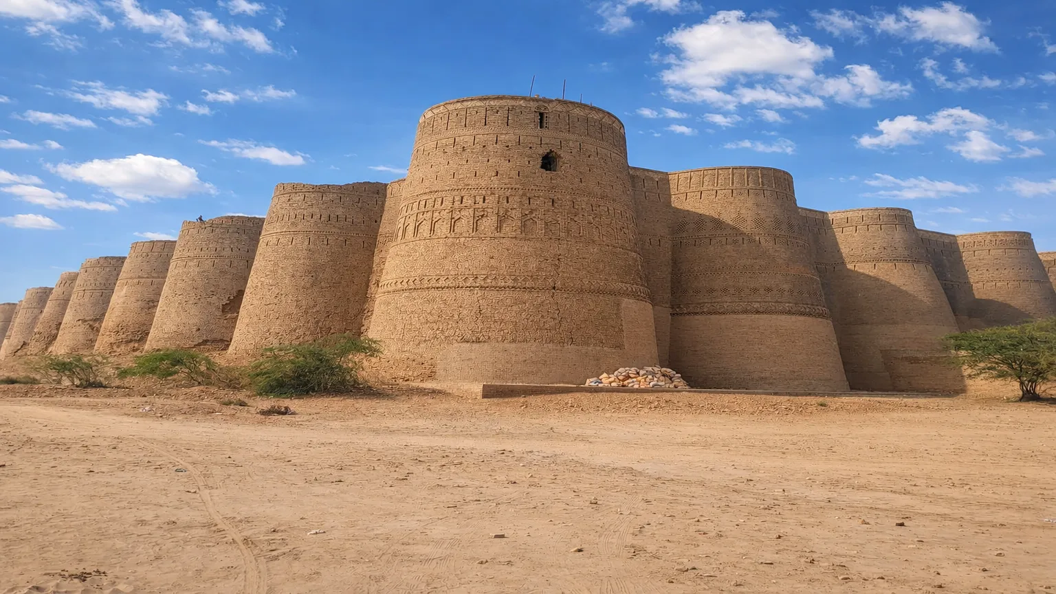Derawar Fort: An Iconic Fortress of Pakistan - Pak Geography